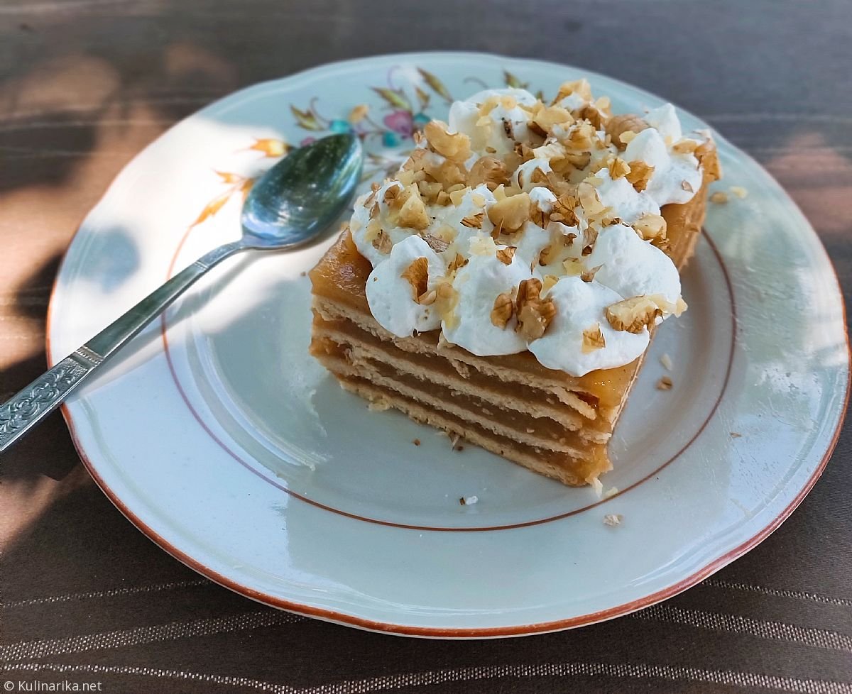 Recept: Jabolčno pecivo s keksi - Kulinarika.net