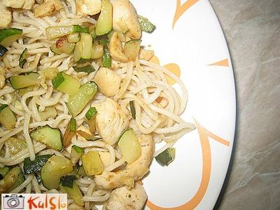 Recept: Kitajski rezanci s piščancem - Kulinarika.net