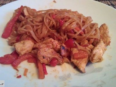 Recept: Kitajski rezanci s piščancem - Kulinarika.net