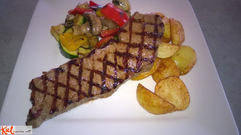 Recept: Rozbif na žaru z mladim krompirjem in mešano zelenjavo ...