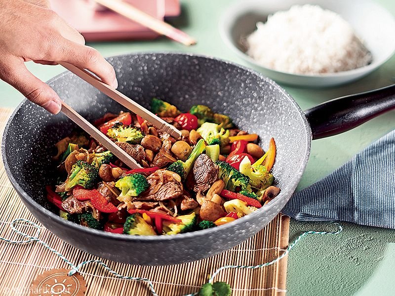 Zelenjava iz voka z govejimi trakci - Kulinarika.net