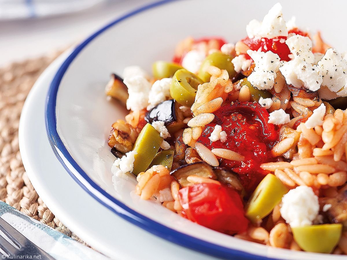 Recept: Poletne testenine z olivami in feto - Kulinarika.net