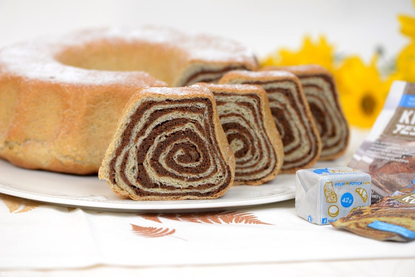 Recept: Ajdova potica z rožiči in jabolki - Kulinarika.net