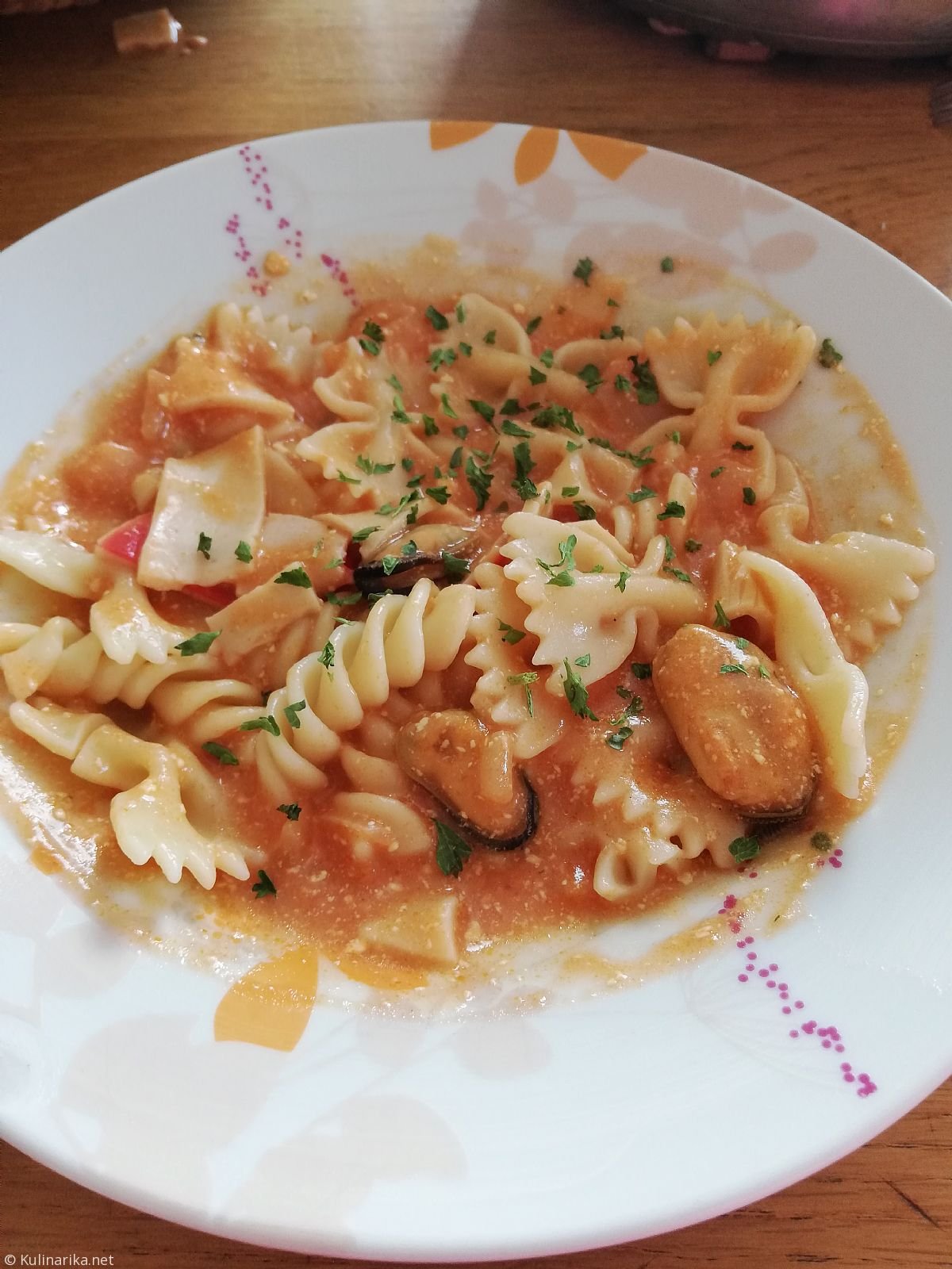 Recept: Široki rezanci z morskimi sadeži - Kulinarika.net